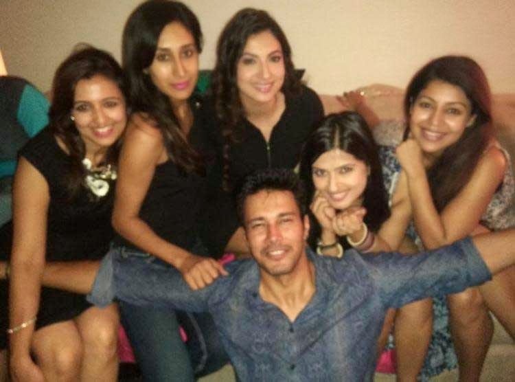 Rajniesh Duggal celebrates birthday with wife Pallavee, Gauahar, KVB ...