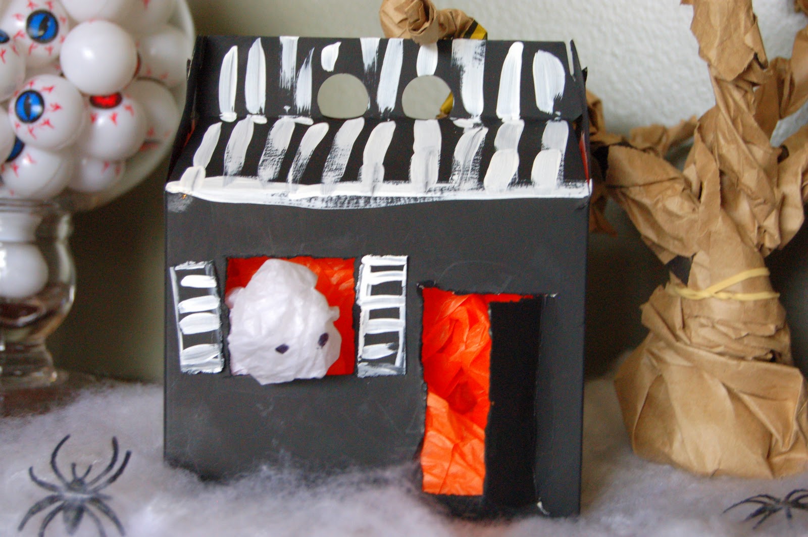 Haunted House Display ~ She's Crafty