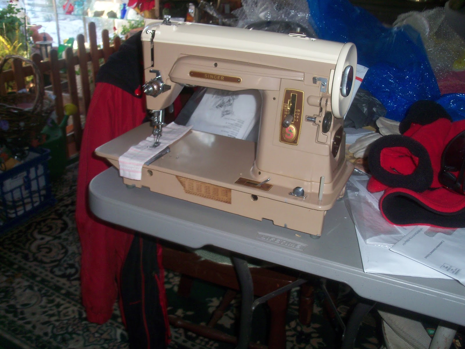 Quilters' Quarters: Vintage and Antique Sewing Machines