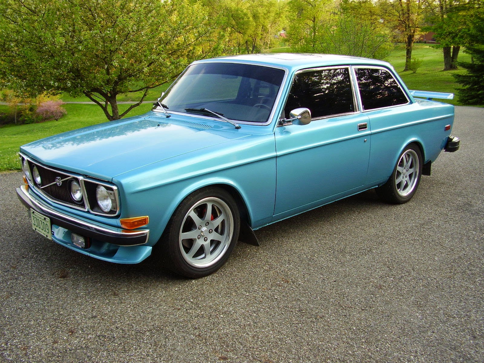5k: Square Peg: 1974 Volvo 142 GL Custom - DailyTurismo