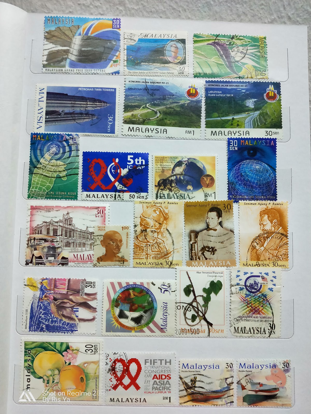 RIS-FAMILI | FAMILIES ARE FOREVER: Tahun Baru | Hobi Baru | Kumpul Setem