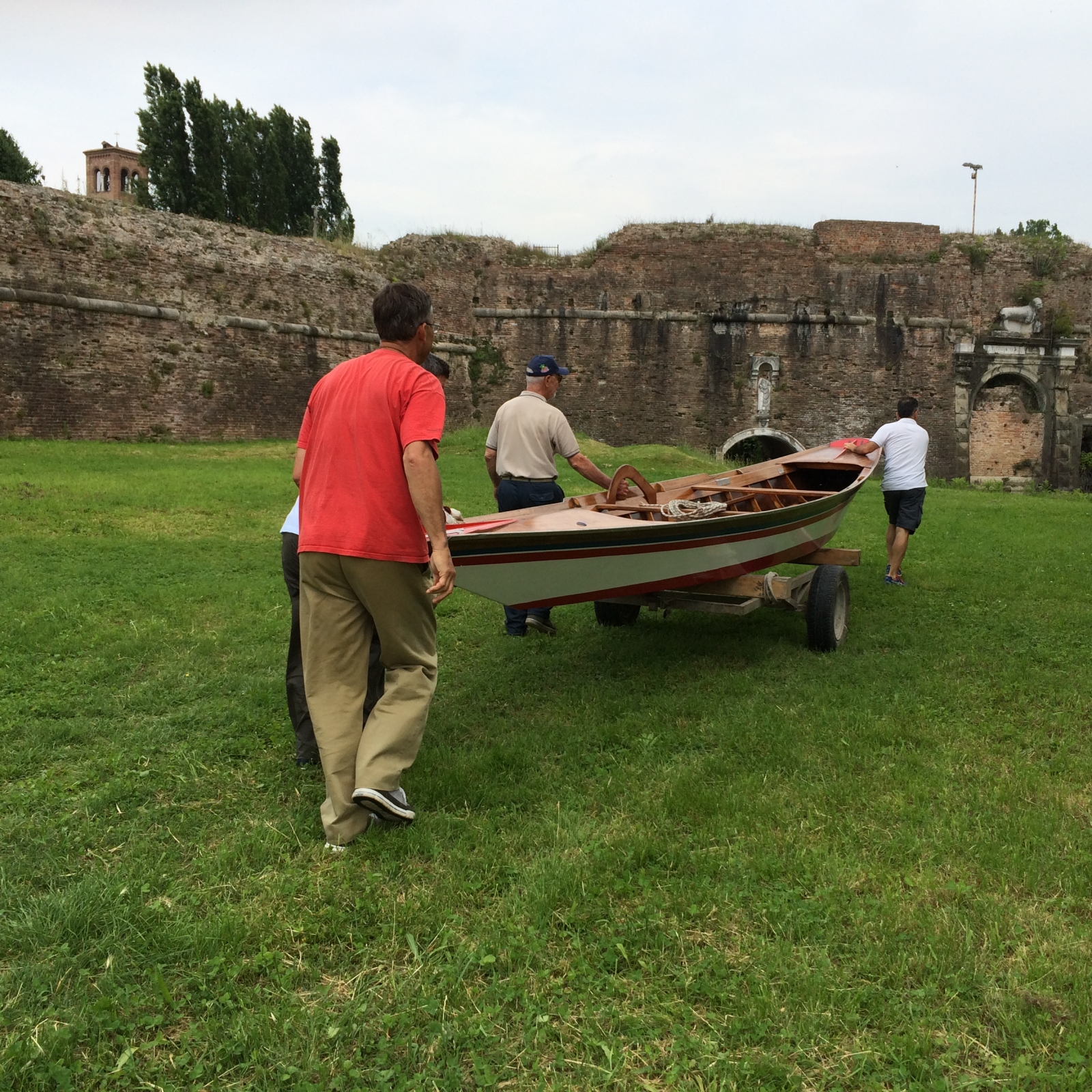 Recovering traditional boats in Padua: June 2016