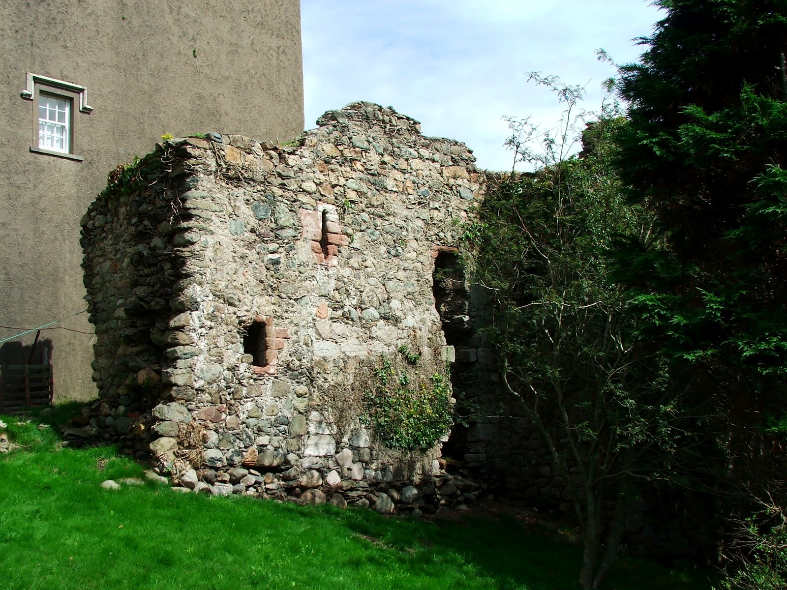 The castles, towers and fortified buildings of Cumbria: Millom Castle ...