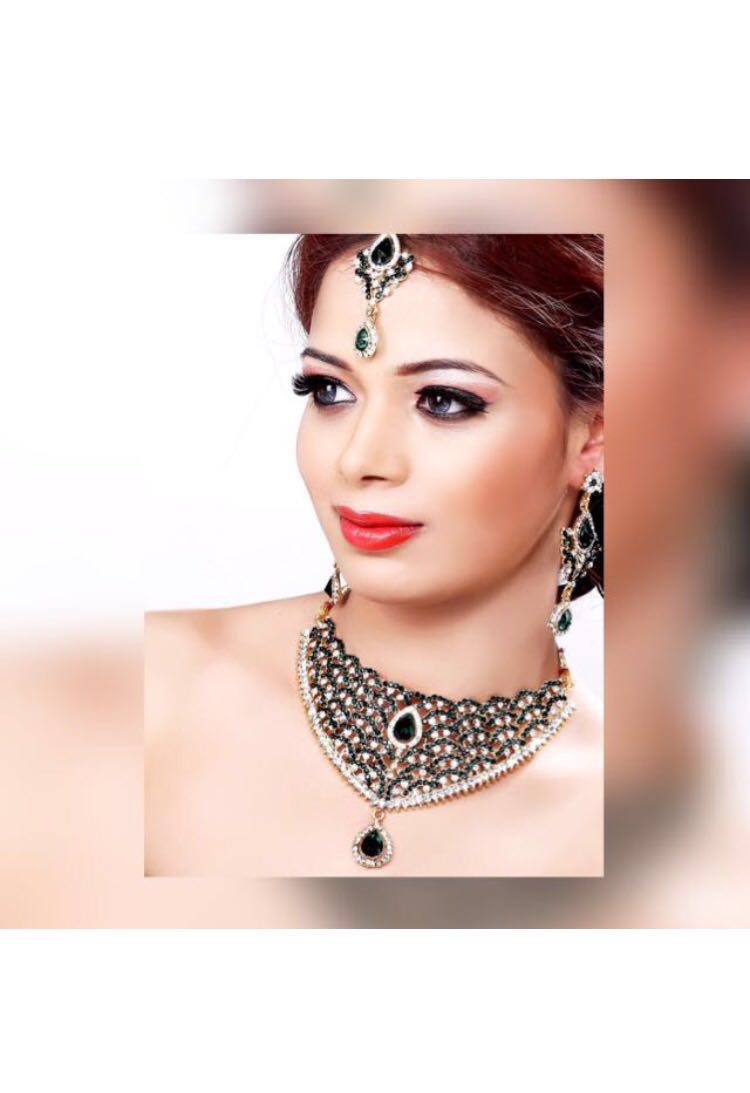 Aliya Khan Photo Gallery - Latest Movie Updates, Movie Promotions ...