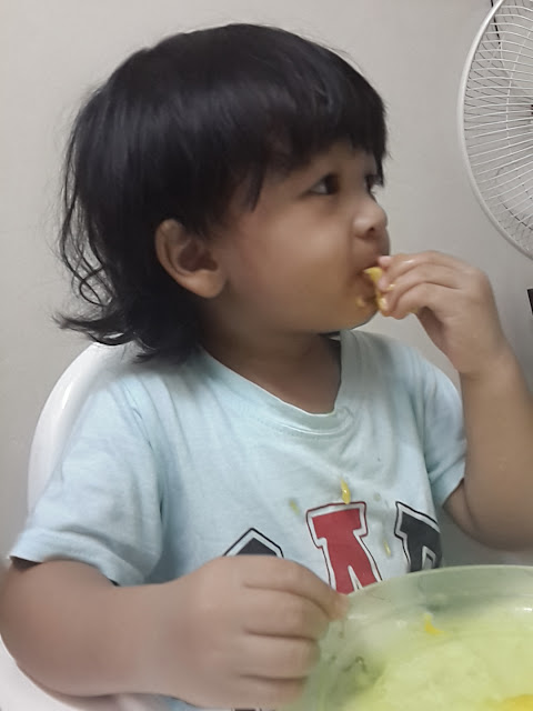 Aqlan Dan Posing Buah Mangga ~ A Beginning Of Life