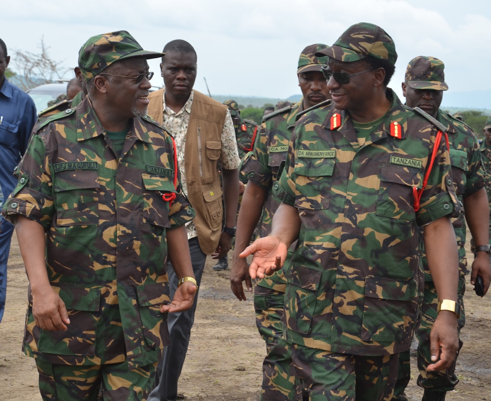 VIDEO: JWTZ Yafafanua Kuhusu Rais Magufuli Kuvaa Mavazi ya Kijeshi - LEKULE