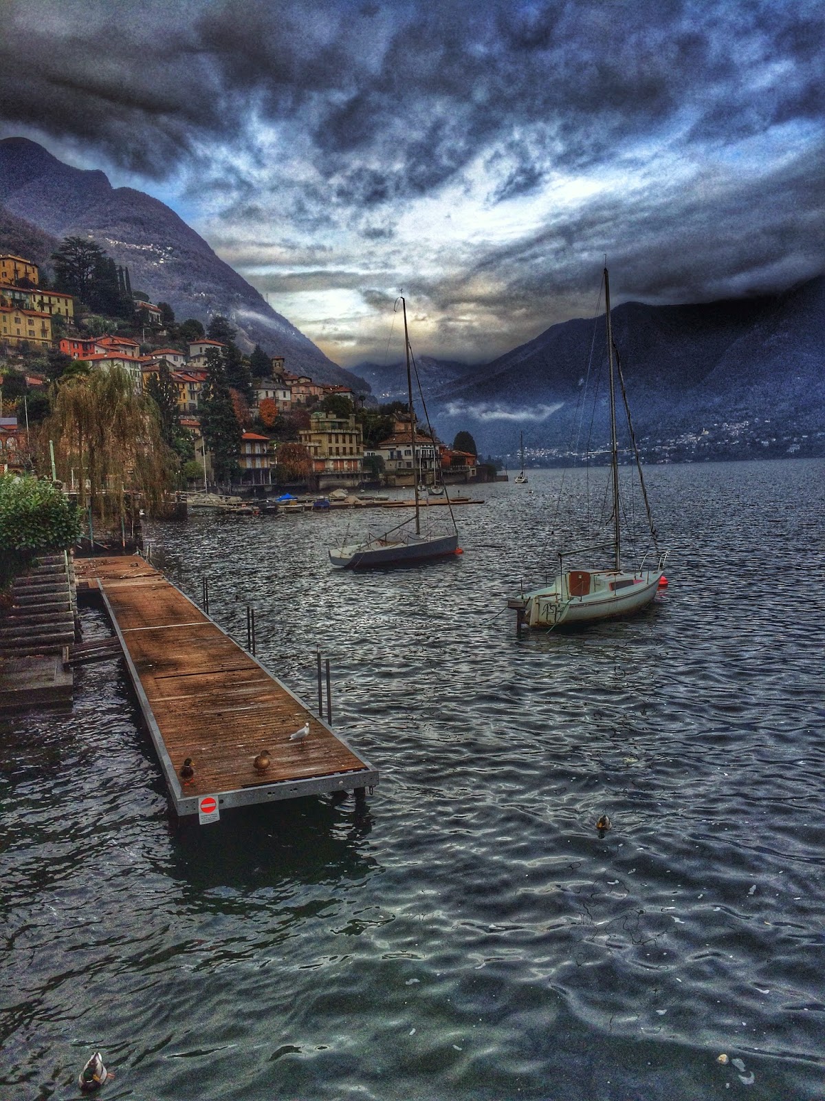 @dolcezzedinonnapapera: Mangiare in riva al lago...alla Veranda