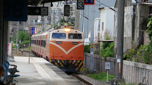 Blair's 鐵道攝影: E209電力機車 / TRA E209 Electric locomotive