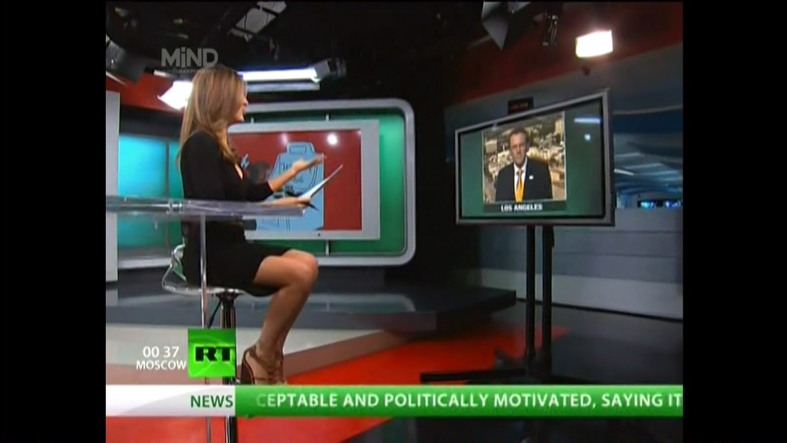 Lauren Lyster of Yahoo Finance Pictures and Video of Legs: Lauren Lyster High Heels, Cleavage ...