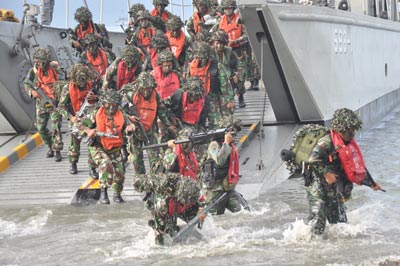 Jihad-Defence-Indonesia: Korps Marinir Latihan Pendaratan Amfibi di Lampung