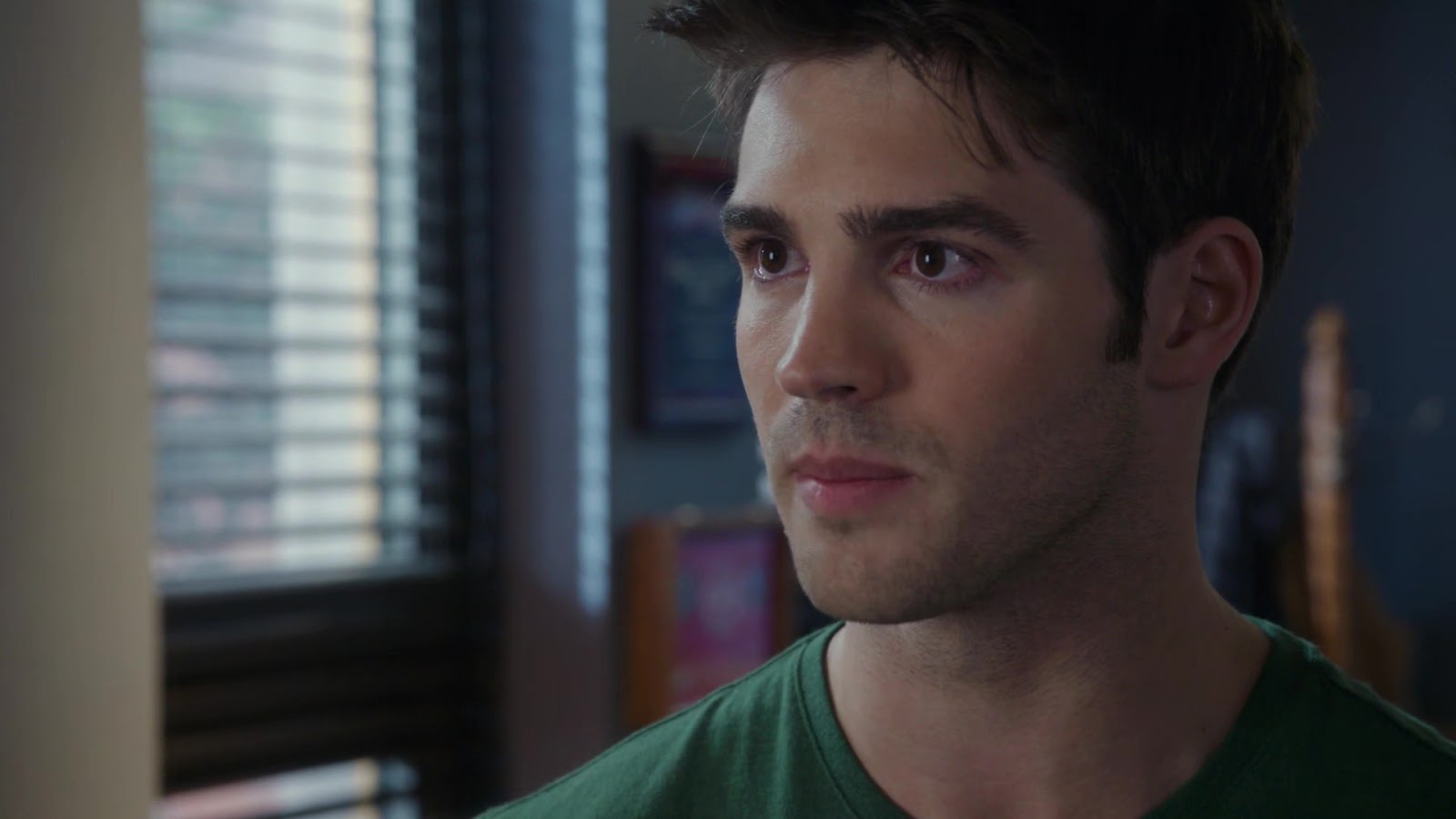 ausCAPS: Steven R. McQueen shirtless in Chicago Fire 4-01 "Let It Burn"