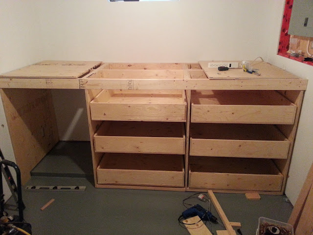 Do It Yourself Builds: How to Build a Tool Bench With Large Pull Out ...