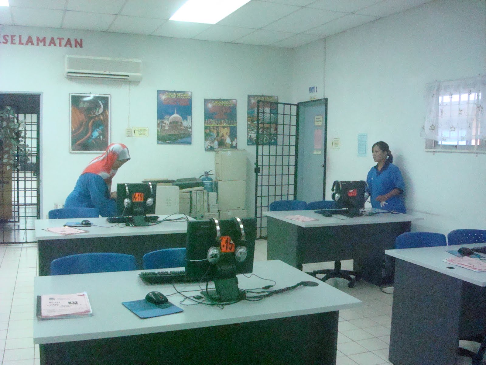 BLOG MAKMAL KOMPUTER SEMESCO: KECERIAAN MAKMAL