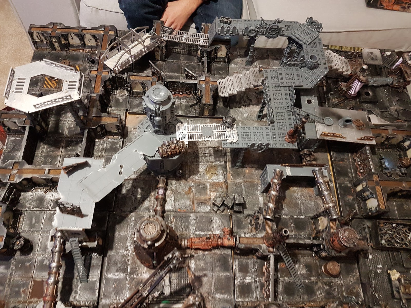 Grudgingly Read: DIY Necromunda Mortalis floor tiles
