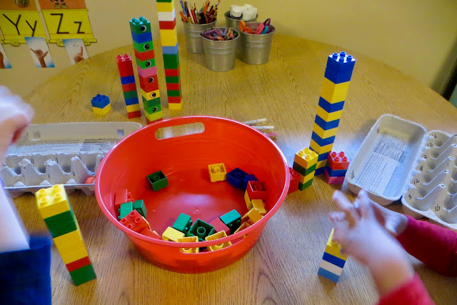 Ms. Sara's Preschool Blog: Learning Station - Egg Carton Count