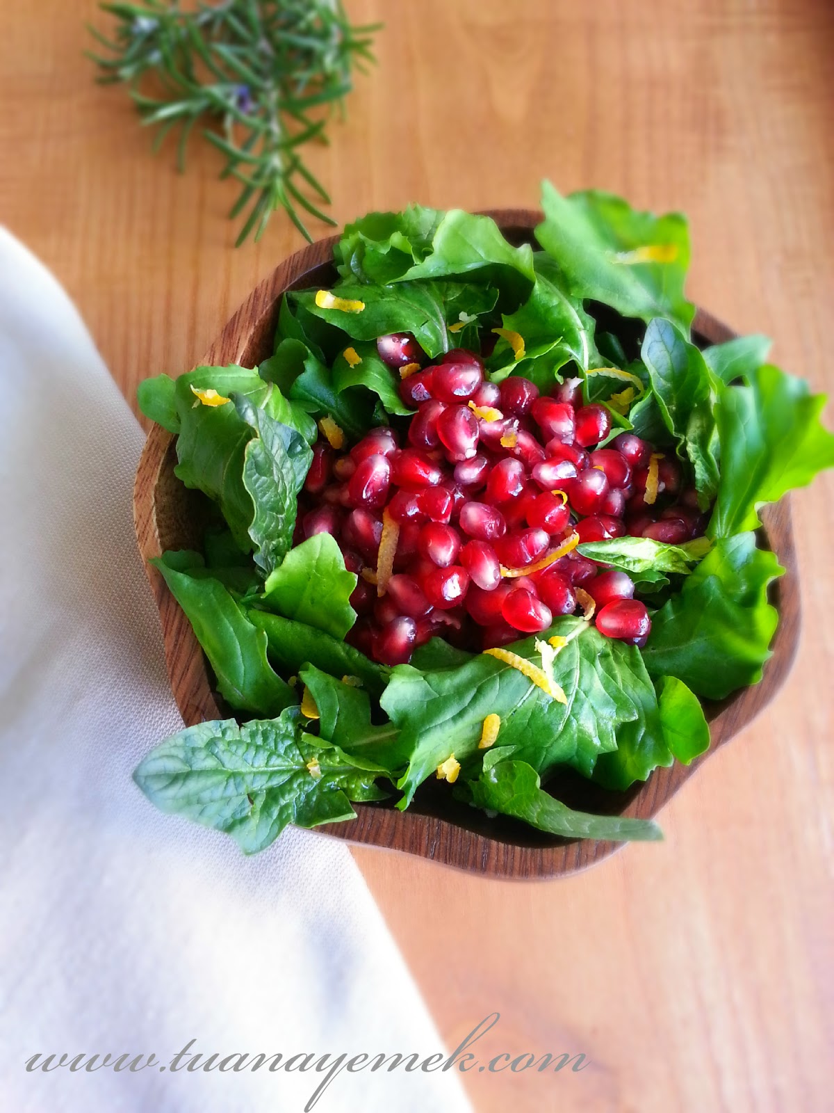 TUANA MUTFAK: NARLI ROKA SALATA