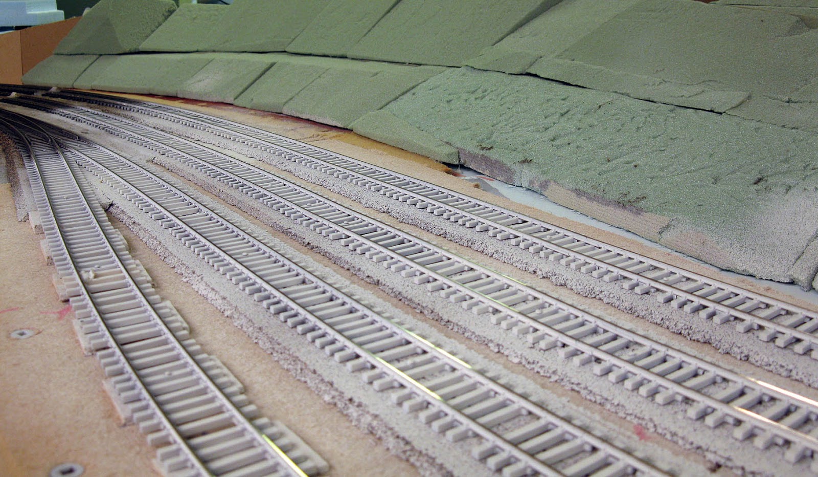 Hedley Junction: Clermont - Painting tracks