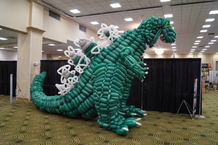 Godzilla Made Out Of 2500 Balloons (18 pics) - World Of Technology