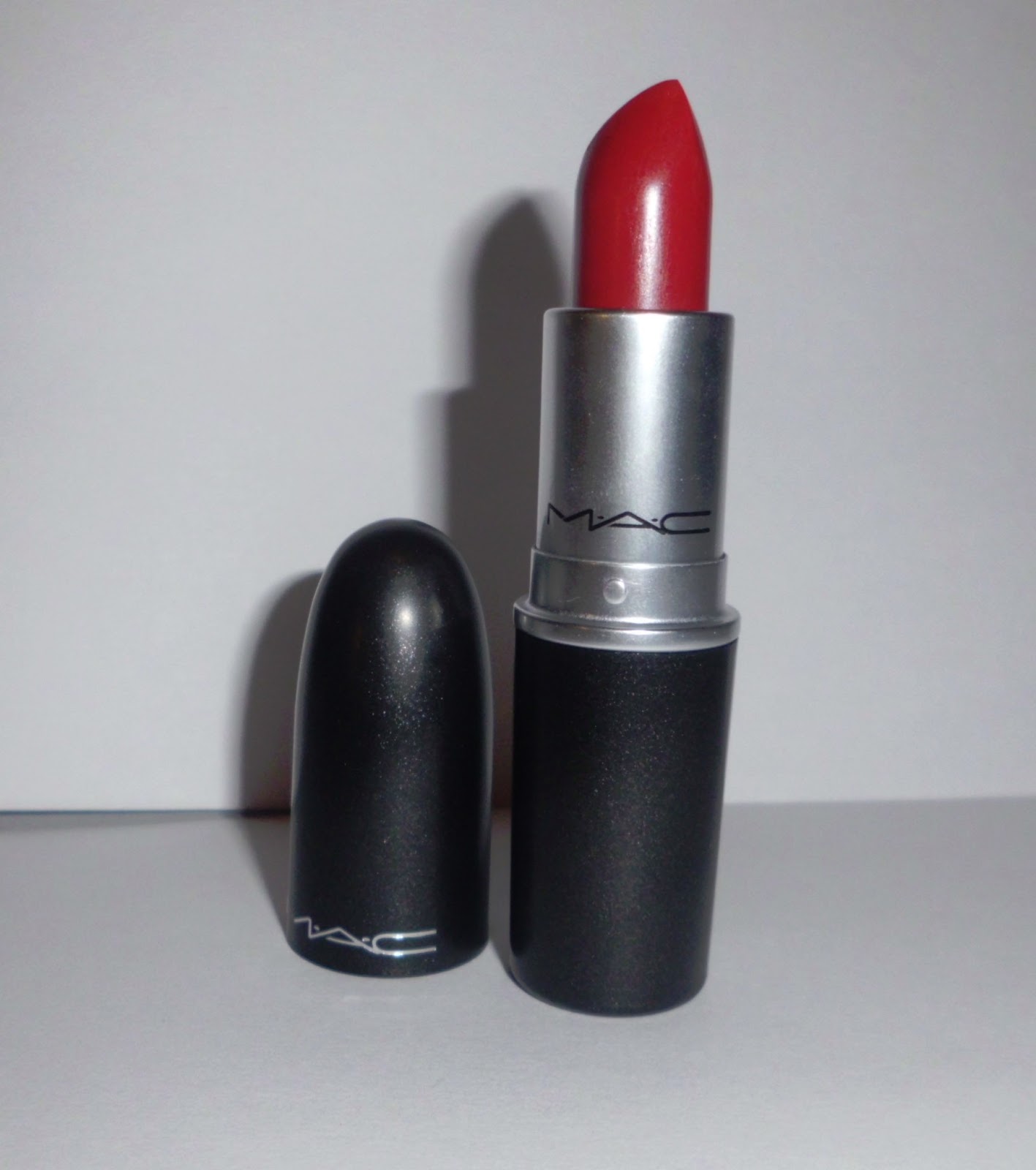 El rojo perfecto: ¿Russian Red de Mac o N&C 24h de Deliplús? ~ La ...