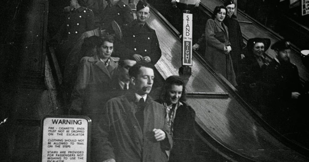 Pictures of London Wartime Nightlife Under Blackout Conditions, 1944 ...