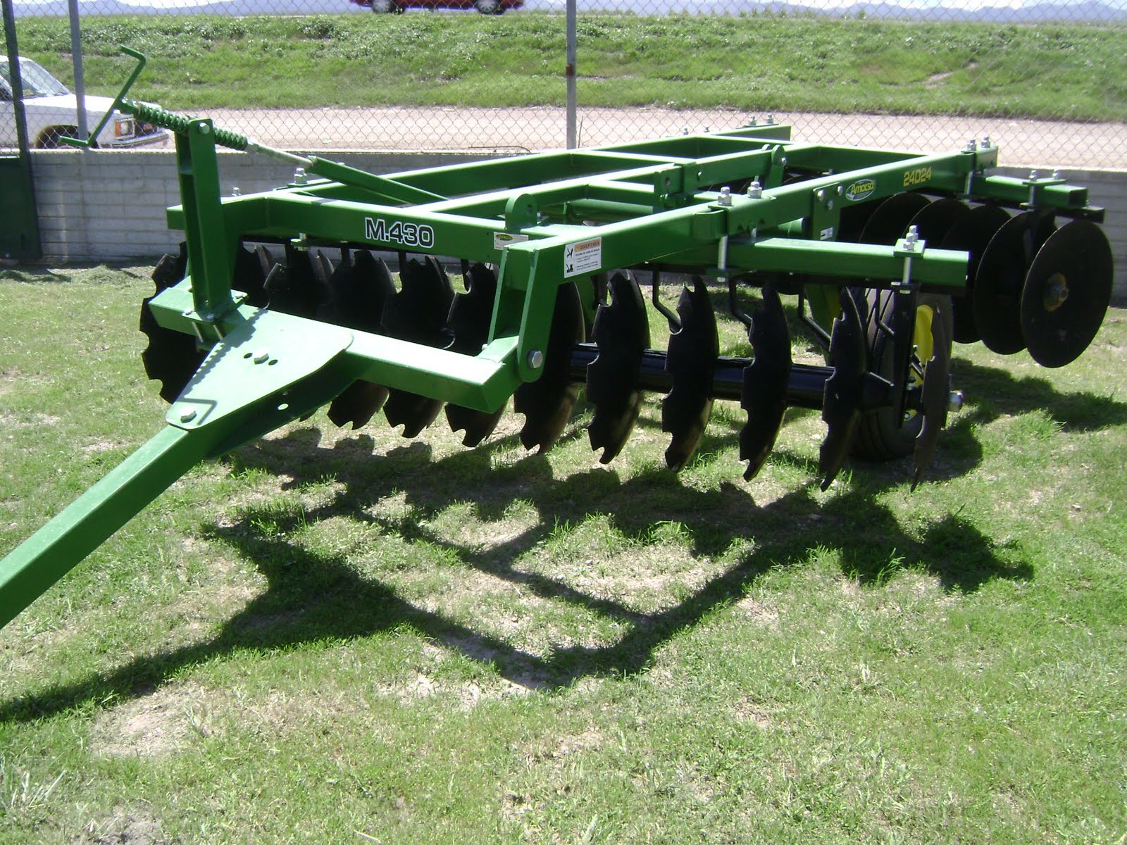 MAQUINARIA AGRICOLA INDUSTRIAL: Rastra de 24 Discos (12 Dentados y 12 ...