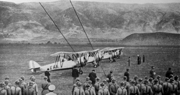 ΠΟΛΥ ΠΑΛΙΑ ΟΜΩΣ... ΟΤΑΝ Η ΕΛΛΑΔΑ ΕΦΤΙΑΧΝΕ ΜΕΧΡΙ ΚΑΙ ΑΕΡΟΠΛΑΝΑ... ΚΑΙ ...