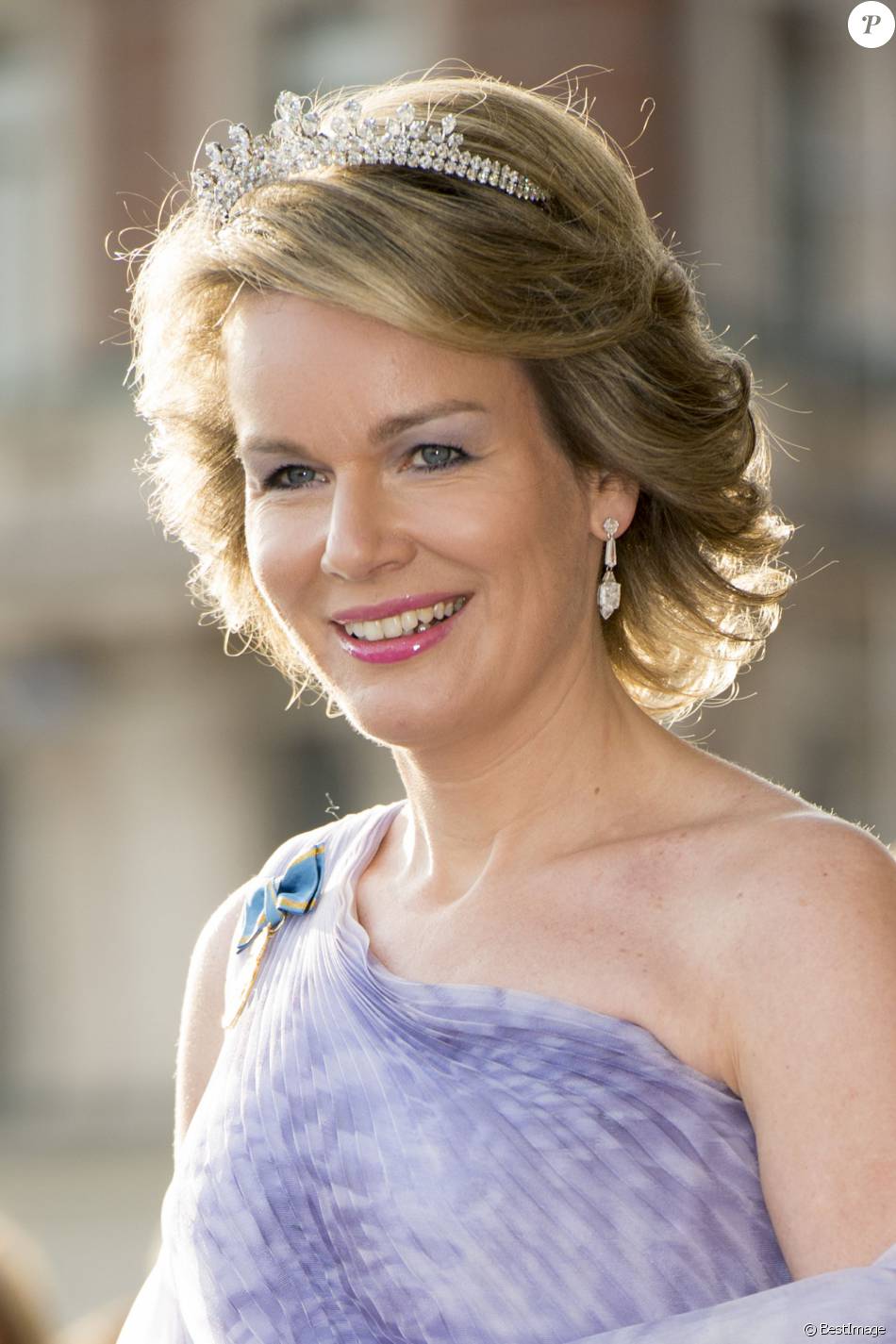 Queen Mathilde: Jewels: New Diamond Earrings