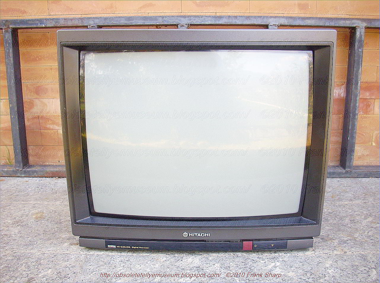 Obsolete Technology Tellye !: HITACHI MODEL CPT2550 YEAR 1988.