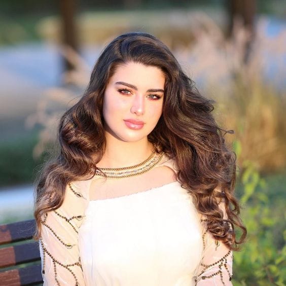 Arabian Big Boobs Model Rawan Bin Hussain Busty Pics Wallpapers Body