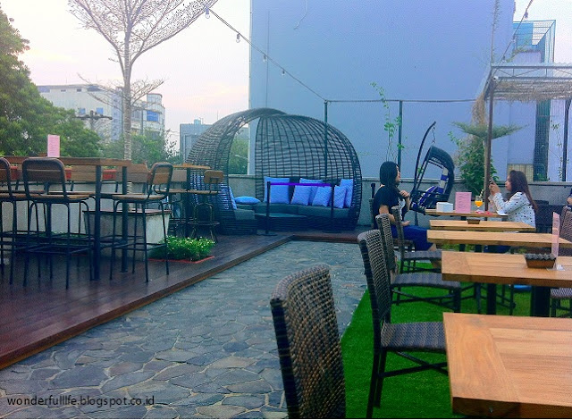 Level.02 Rooftop Bar - Tempat Nongkrong Yang Lagi Hits di Kota Medan ...