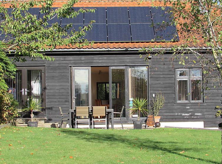 The Holiday Cottages: Sisland Tithe Barn, Sisland, Norwich, Norfolk