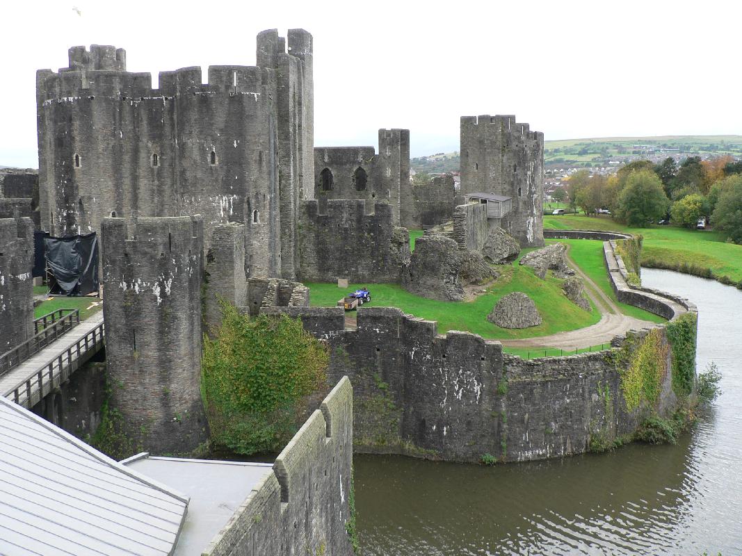 Confessions of an Avid Reader: Travel Tuesday: Caerphilly Castle, Wales
