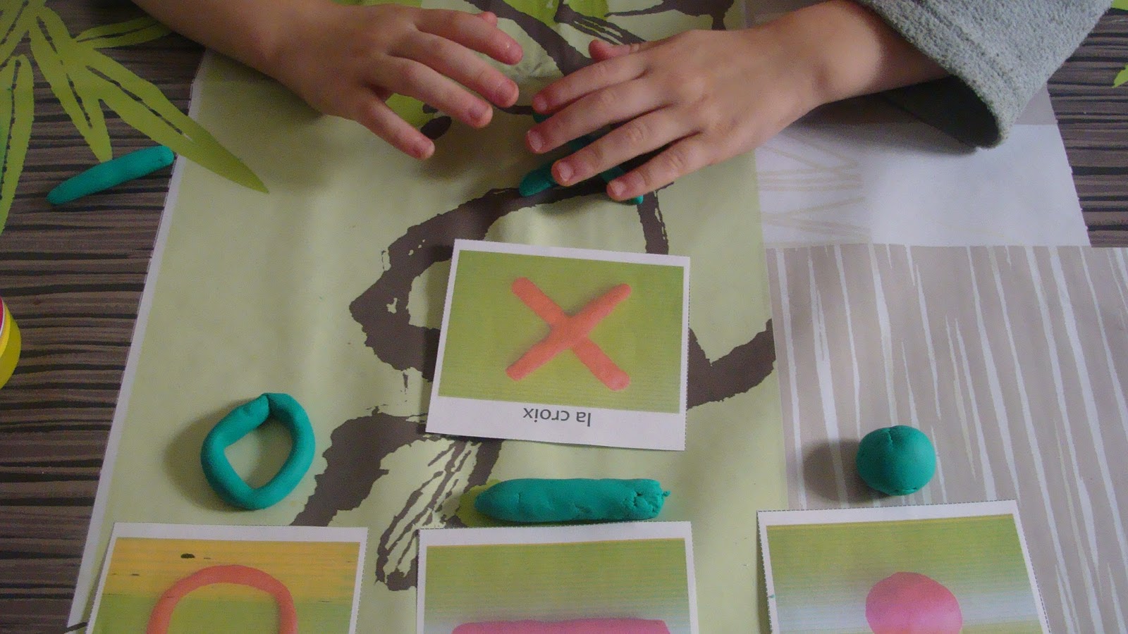 La maternelle à la maison: apprendre les formes en pate à modeler