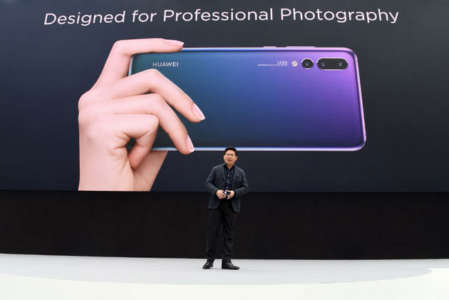 El Parroquiano: Huawei lanza el primer teléfono celular con cámara ...