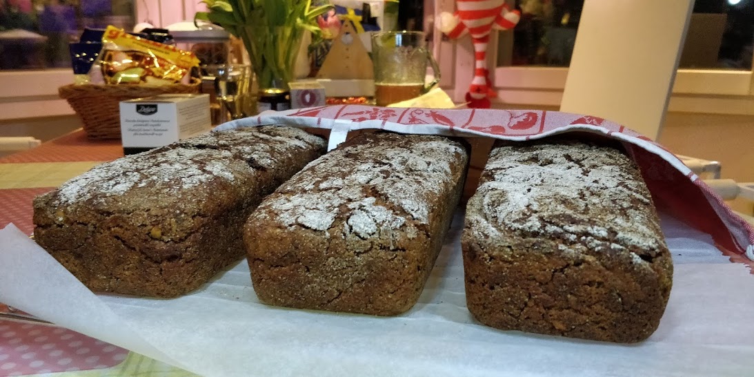 CampaSimpukka: Vähän sinne päin – must leib