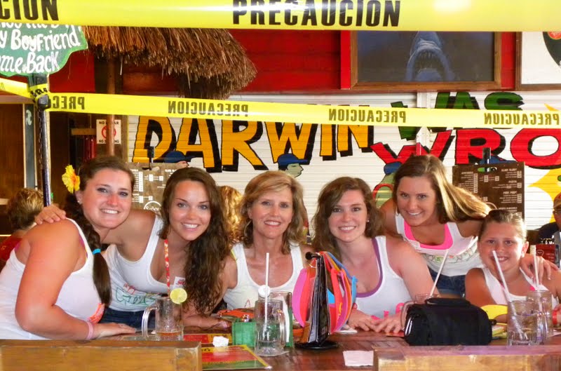 Peace Love And Gig Em Cancun Chicas