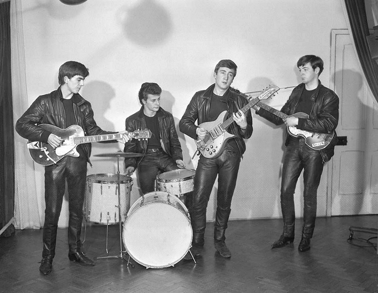 Rarely Seen Photographs From a Photo Session of The Beatles at the ...
