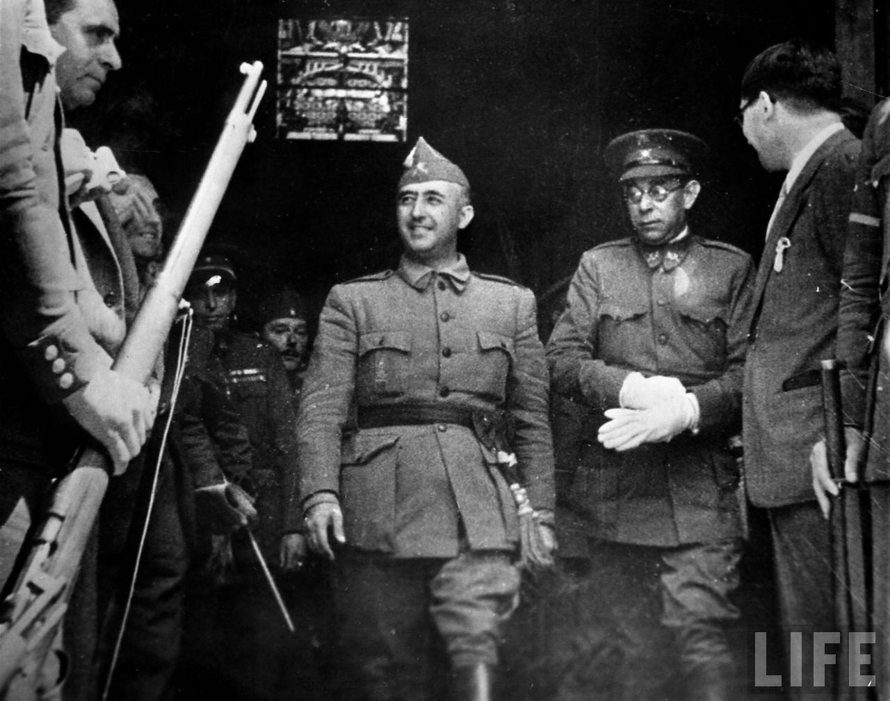 SOL Y MOSCAS: LA MUERTE DEL GENERAL MOLA