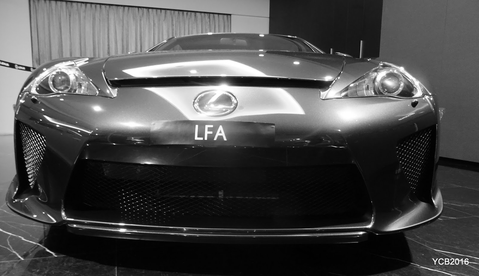 Yuto's Car Blog: Exceptional LFA display at Lexus Singapore
