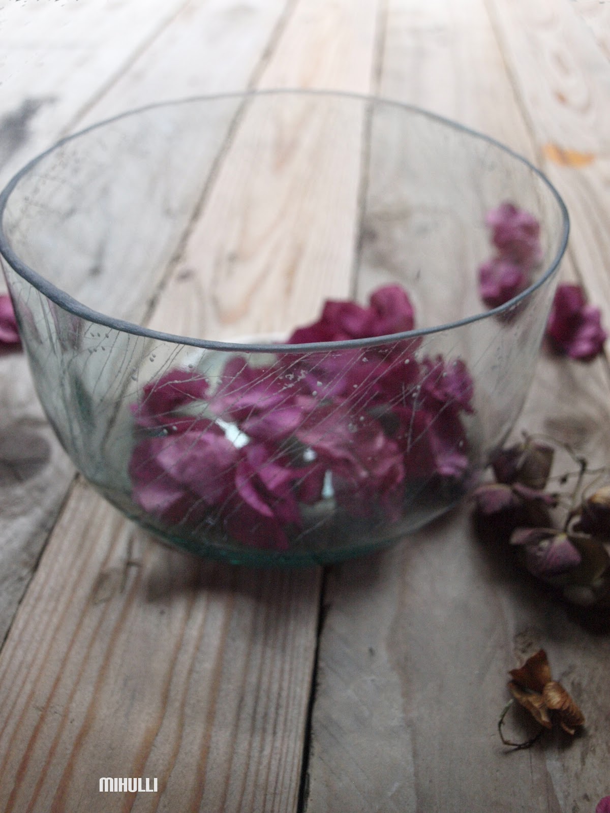 mihulli: DIY recycled glass bowl...