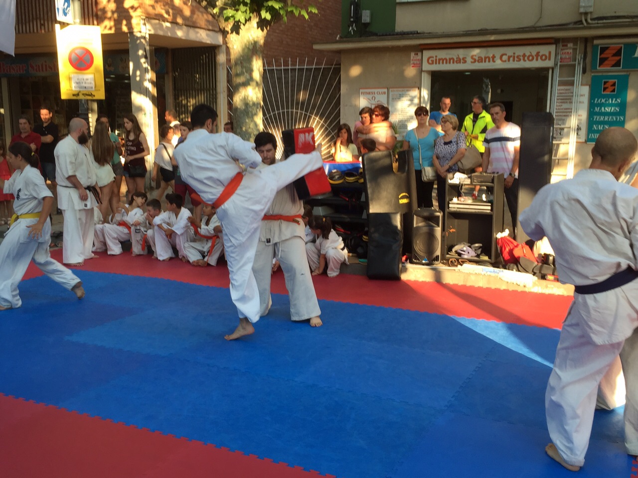 HUKUTSU DOJO: EXHIBICIÓN KYOKUSHIN KARATE SHOPPING NIGHT 2015