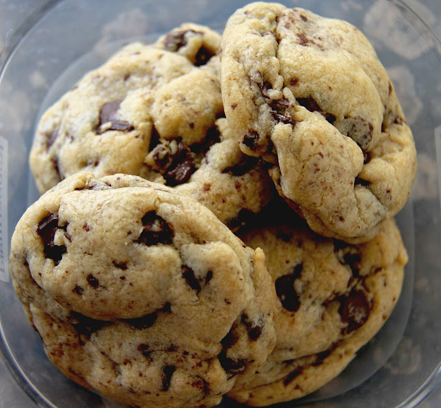 sweet tooth diaries : Chocolate Chip and Chunk Cookies