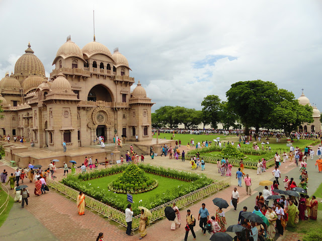 Travel Blog: A sneak into the Belur Math Temple