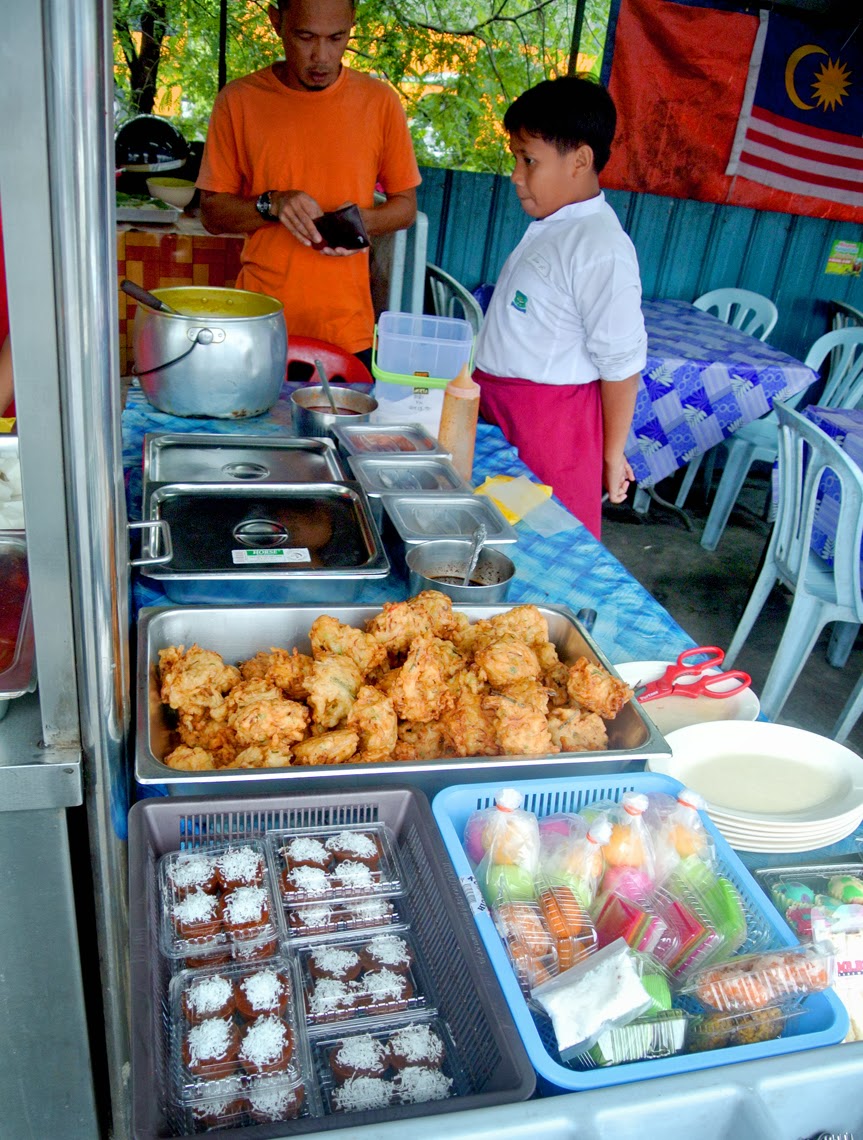 Apabila Lensa ZulDeanz Berbicara: Gerai Nasi Lemak Longkang?