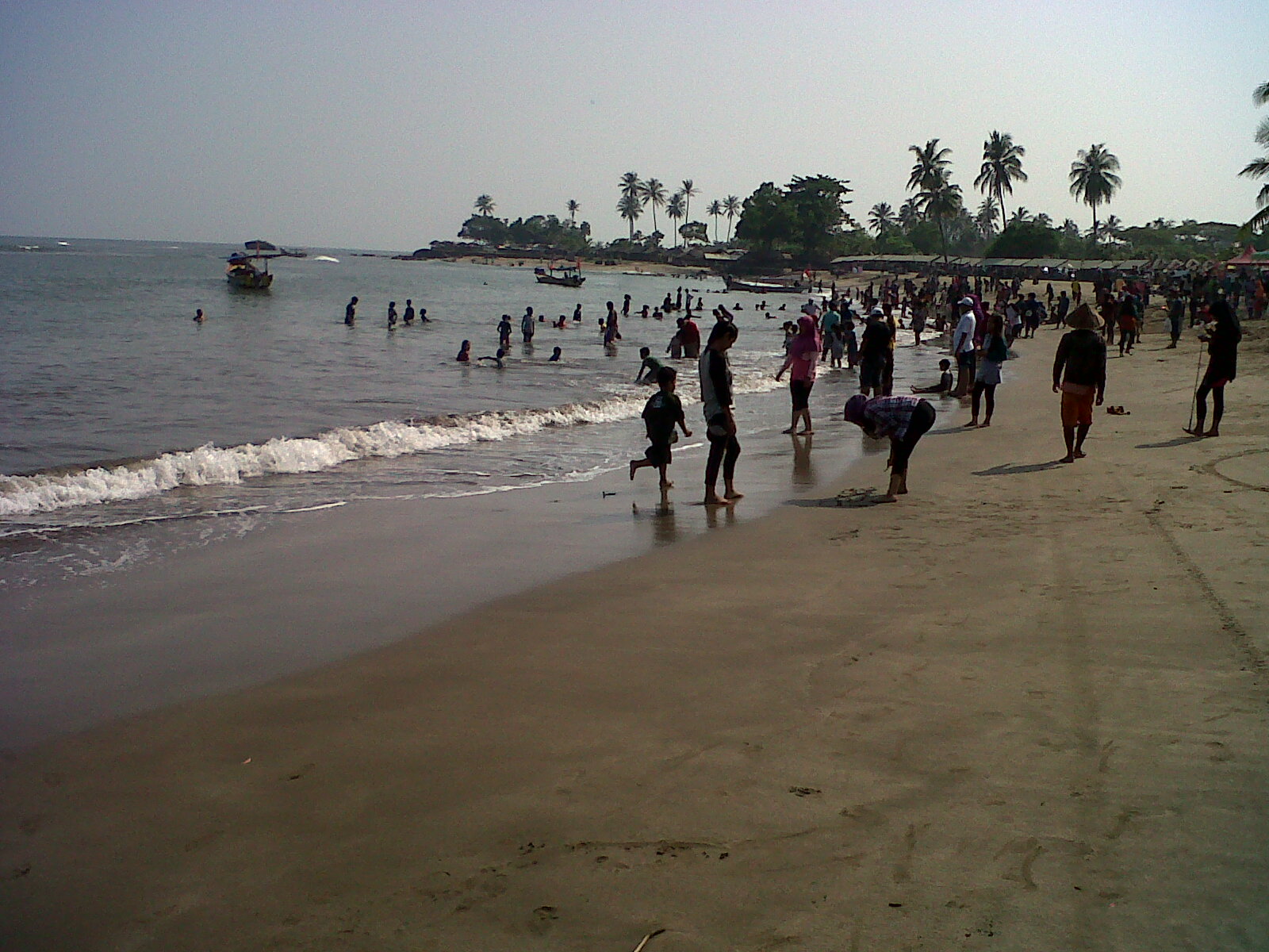 Kawasan Wisata Laut di Pantai Florida, Anyer, Banten Selatan, Terus ...