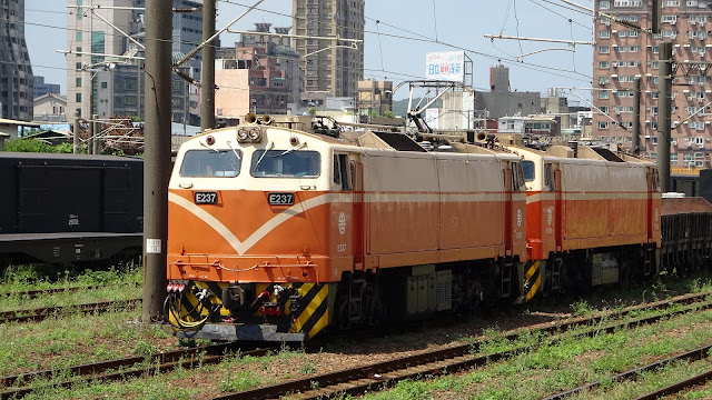 Blair's 鐵道攝影: E237電力機車 / TRA E237 Electric locomotive