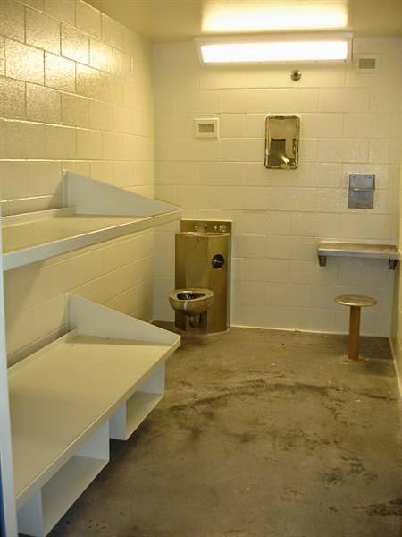 Maquoketa Iowa / News: JAIL / Inmate allegedly clogs jail toilet