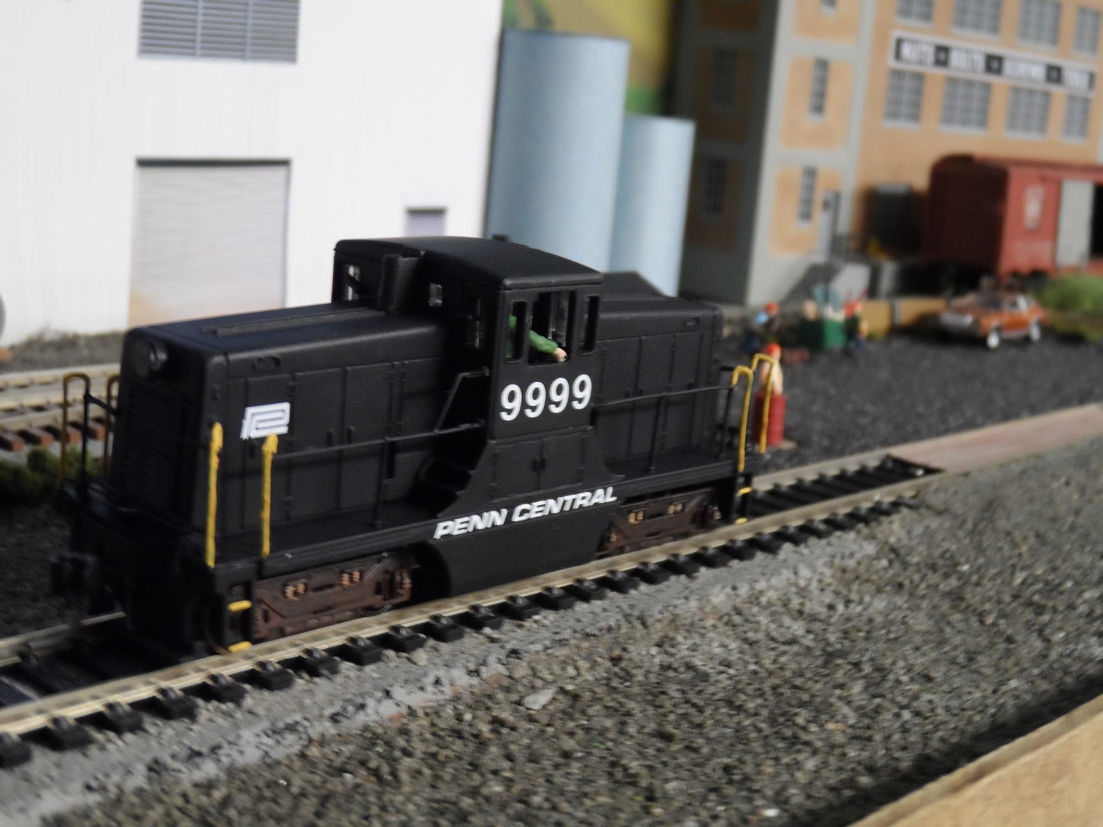 New York Central Train Layout: The Penn Central 9999 Project