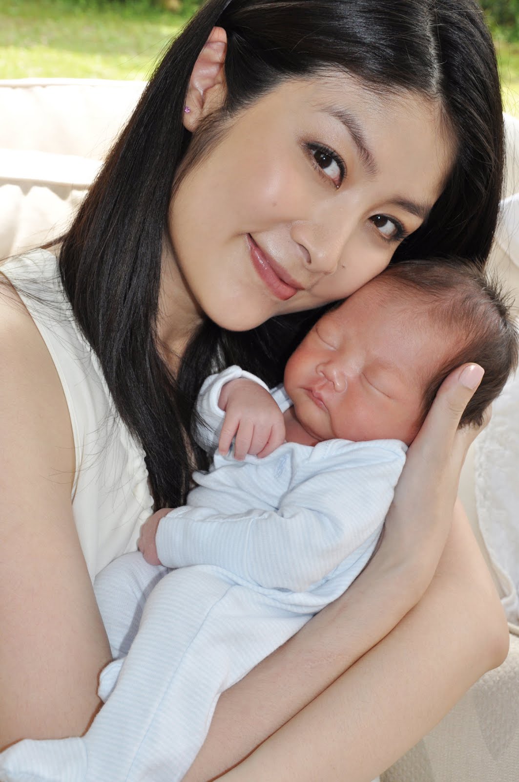 Kelly Chen Reveals Photos of Youngest Son: Resembles Daddy ~ HOT NEWS ASIAN