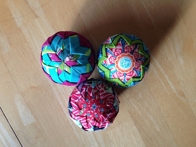 Holly's Arts and Crafts Corner: Folded Fabric Ornaments!
